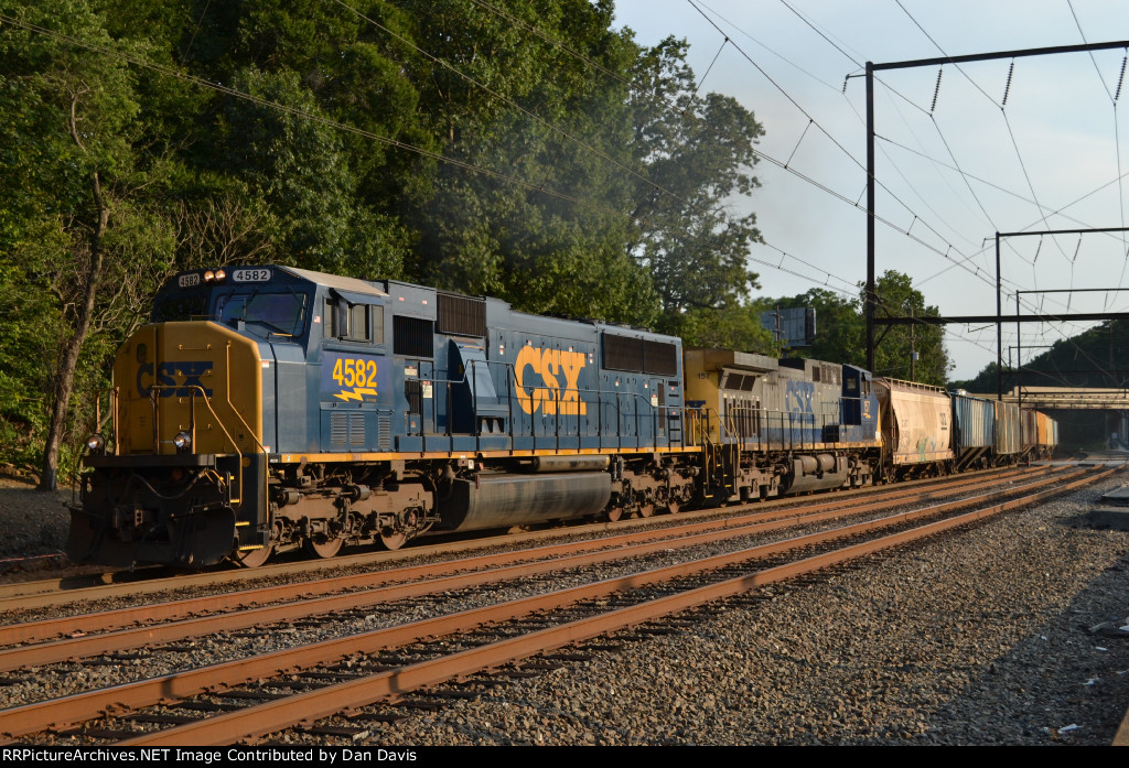 CSX SD70AC 4582 leads K533-12